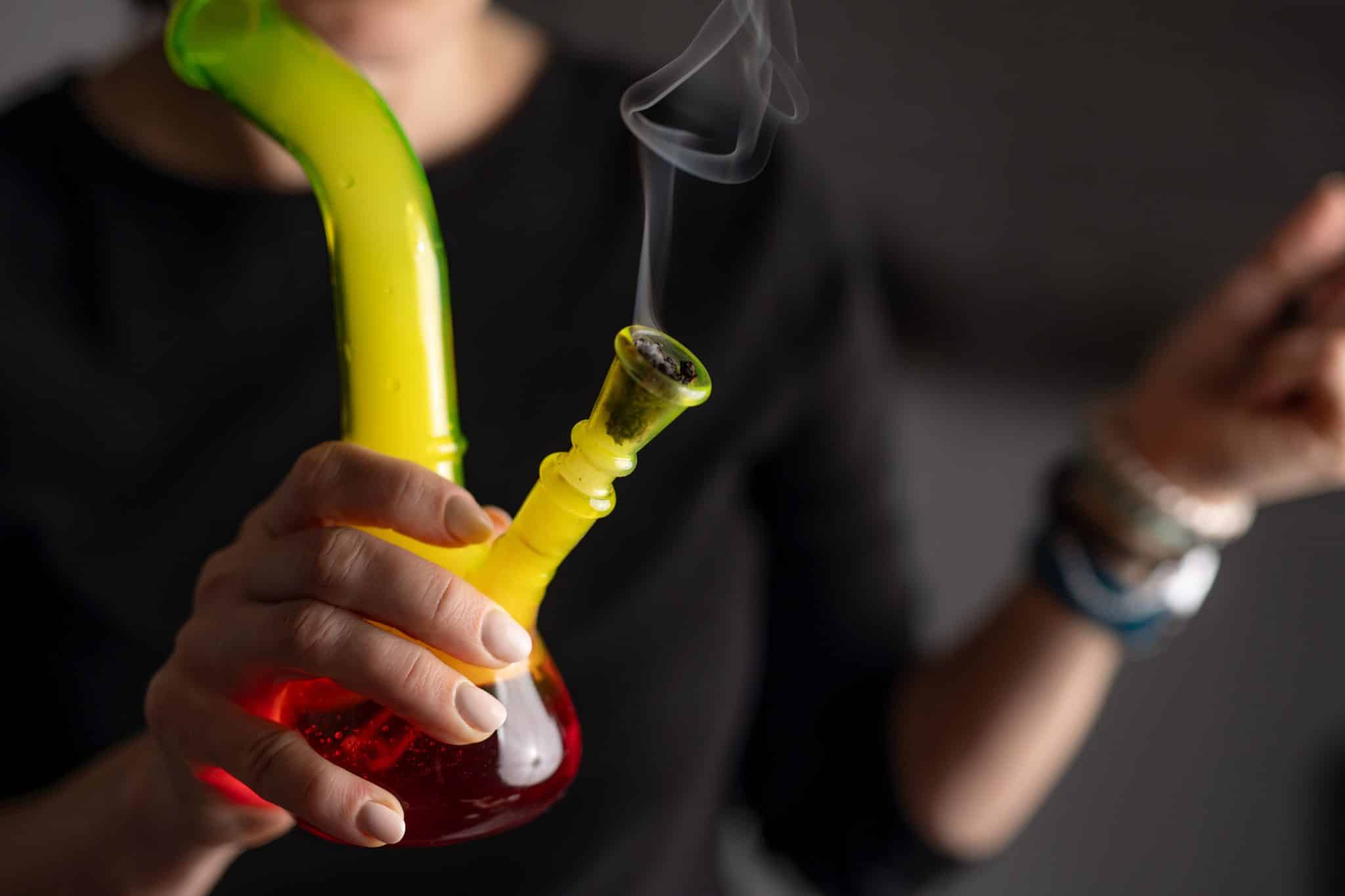 A Beginner’s Guide to Choosing and Using a Bong - ROLL'D Cannabis Store ... A Beginner’s Guide to Choosing and Using a Bong - ROLL'D Cannabis Store ...